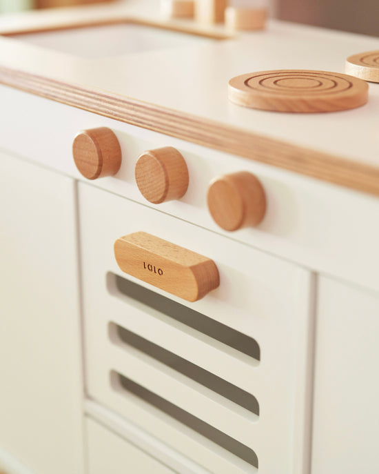 The Play Kitchen – Lalo